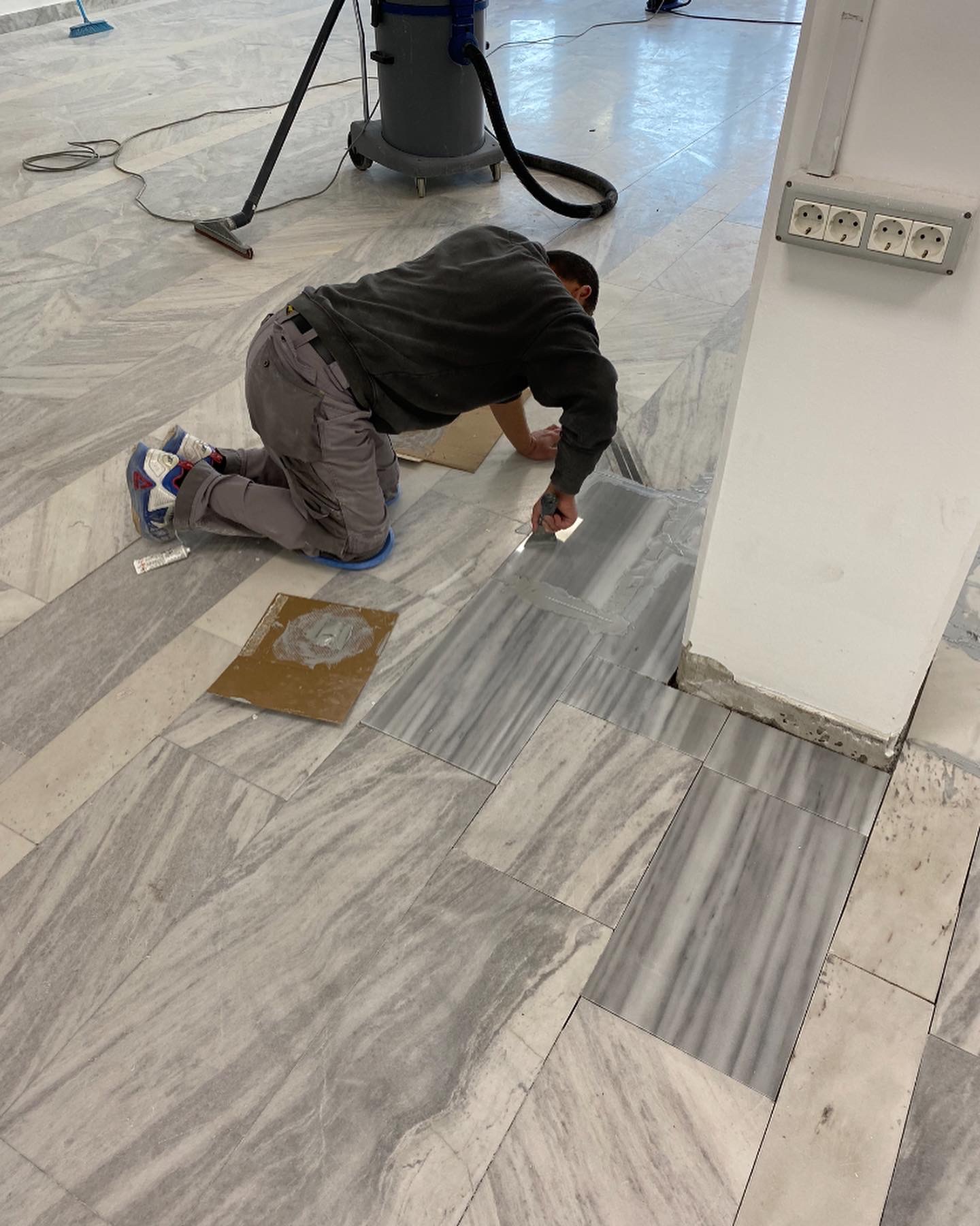 Brušenje in kristalizacija kamna na Bledu